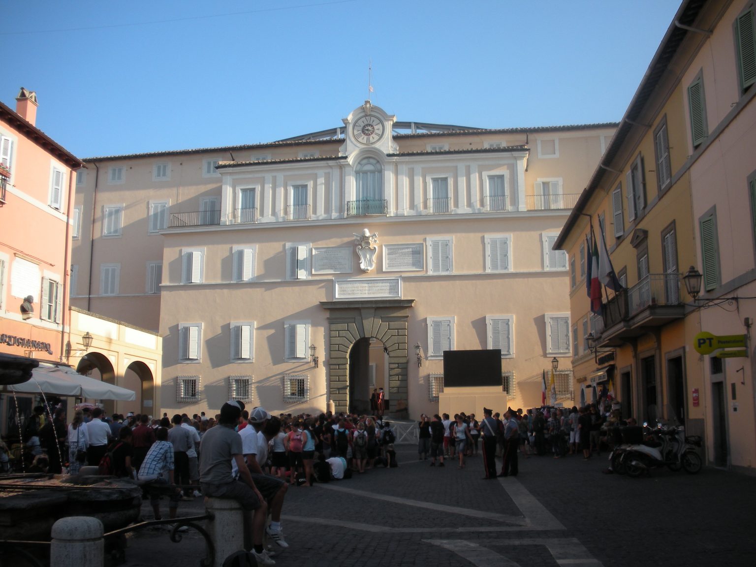 Cosa vedere a Castel Gandolfo: il palazzo pontificio e i giardini